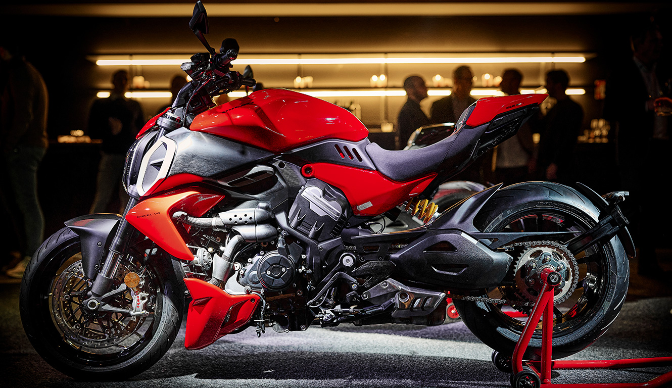 Ducati Diavel V4: The Ultimate Power Cruiser – Design, Features, Engine ...
