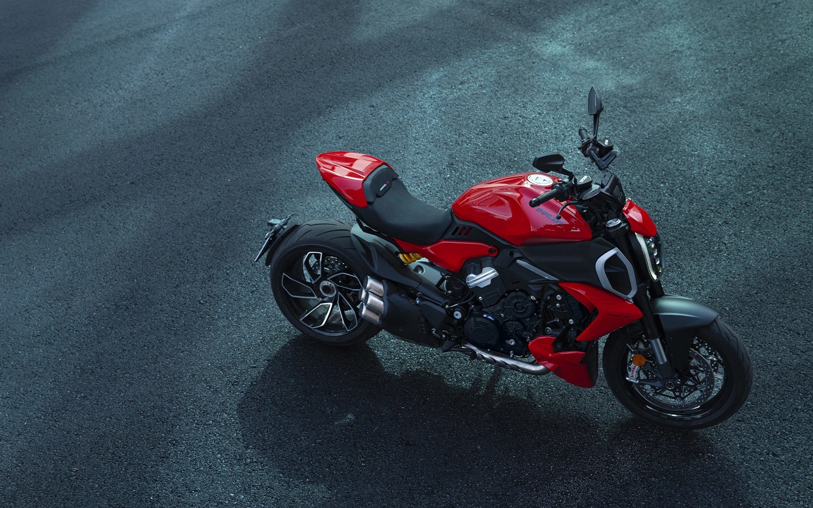 Ducati Diavel V4: The Ultimate Power Cruiser – Design, Features, Engine ...